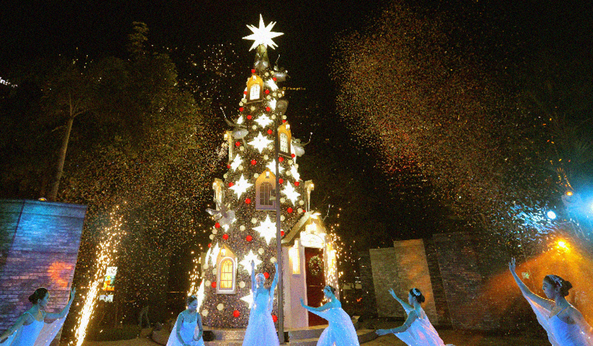 LOOK: Witness Holiday Magic from this Annual Christmas Tree Lighting ...