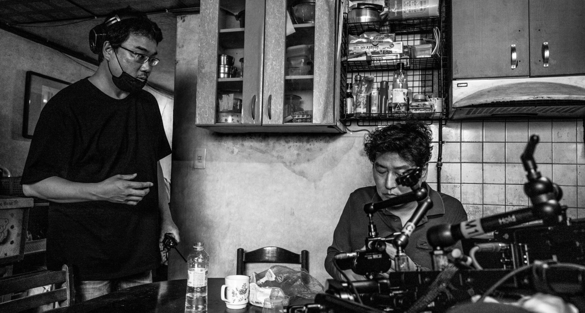 BONG-JOON-HO-SONG-KANG-HO-on-the-set-of-PARASITE- – Rank Magazine