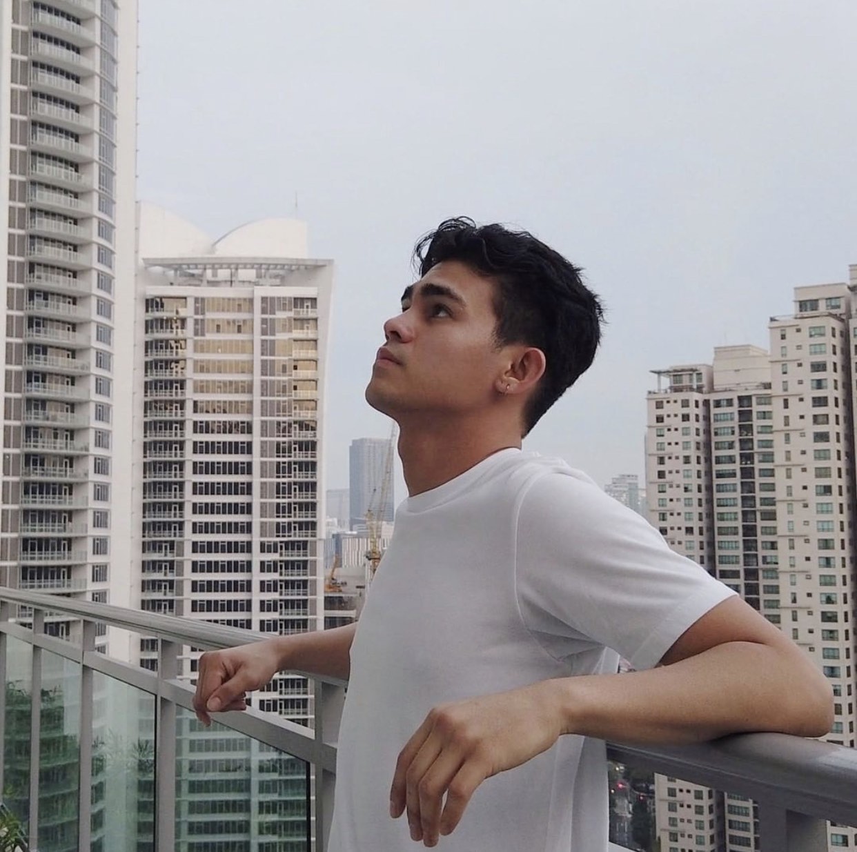 Iñigo Pascual is a Man in Waiting in New Single, 'Balang Araw'
