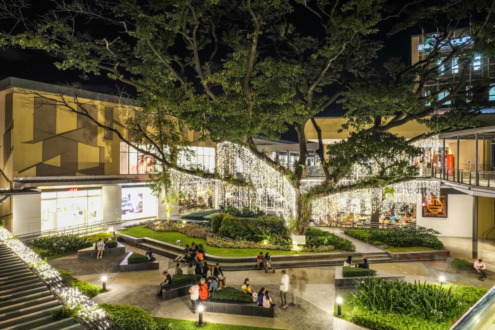 Ayala Malls Holds Festivities in Celebration of Easter and World Book Day