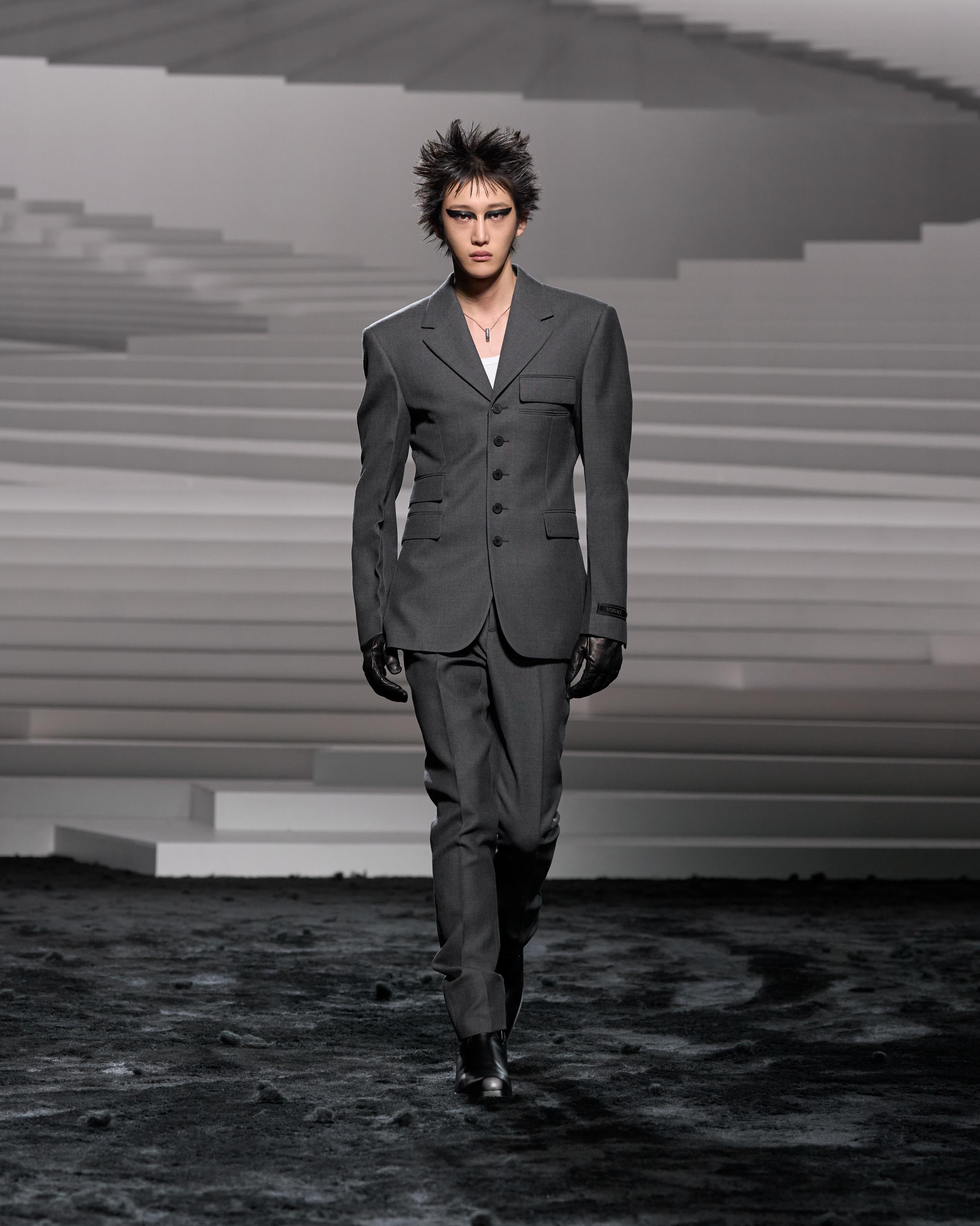 VERSACE-FW-2024-LOOK-4 – Rank Magazine